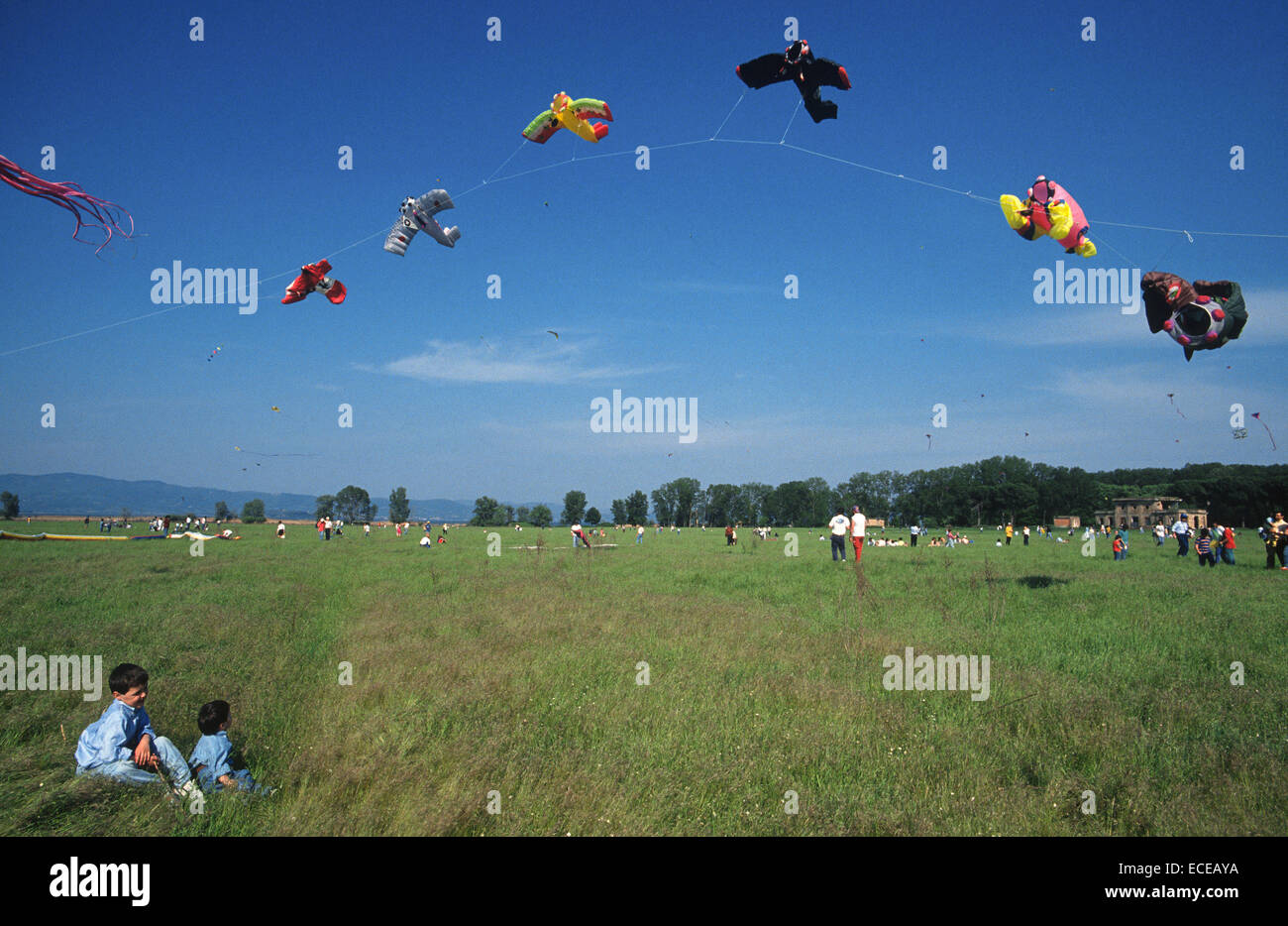 International children meeting hi-res stock photography and images - Alamy
