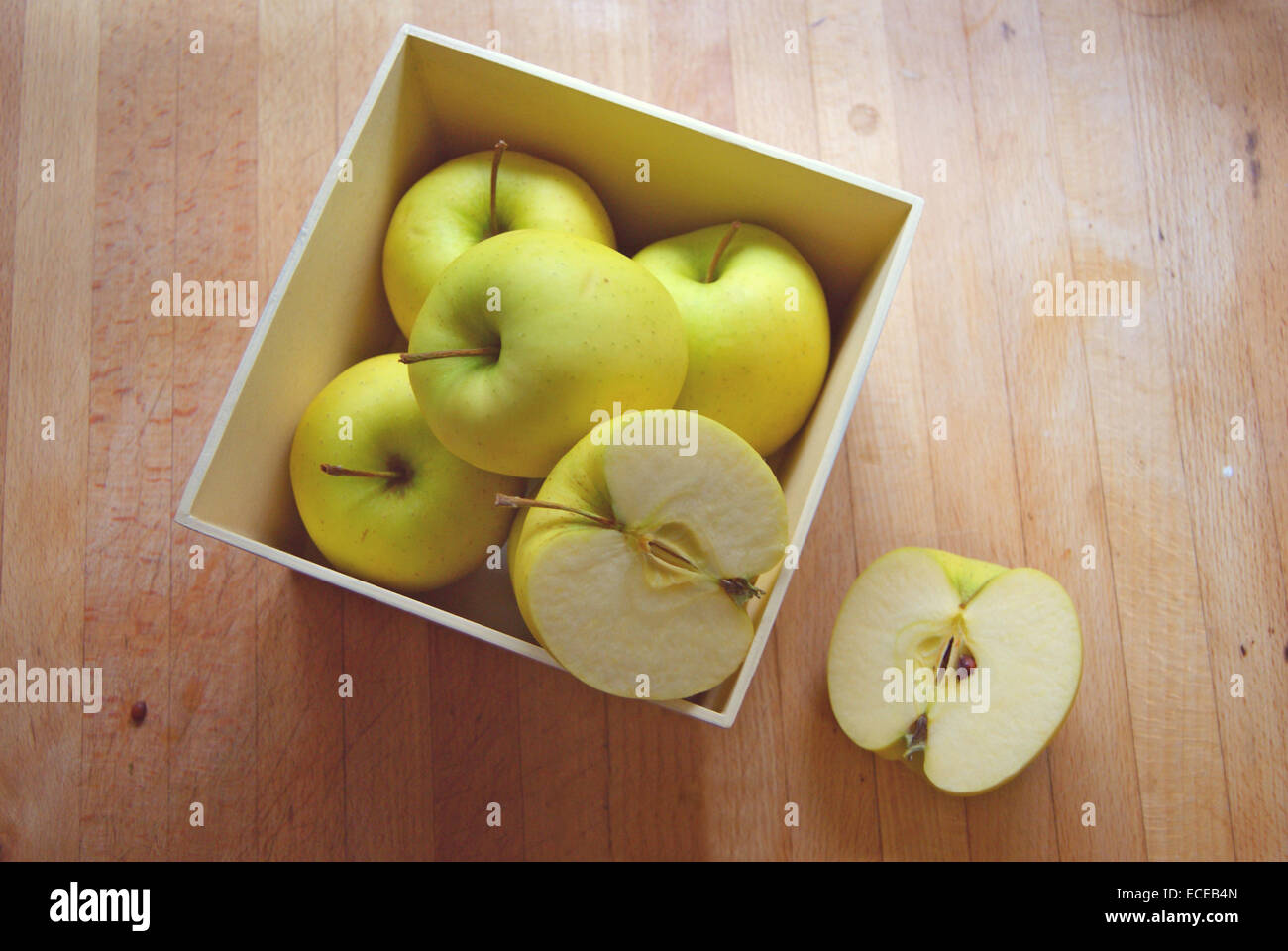 Box of Apples Stock Photo - Alamy