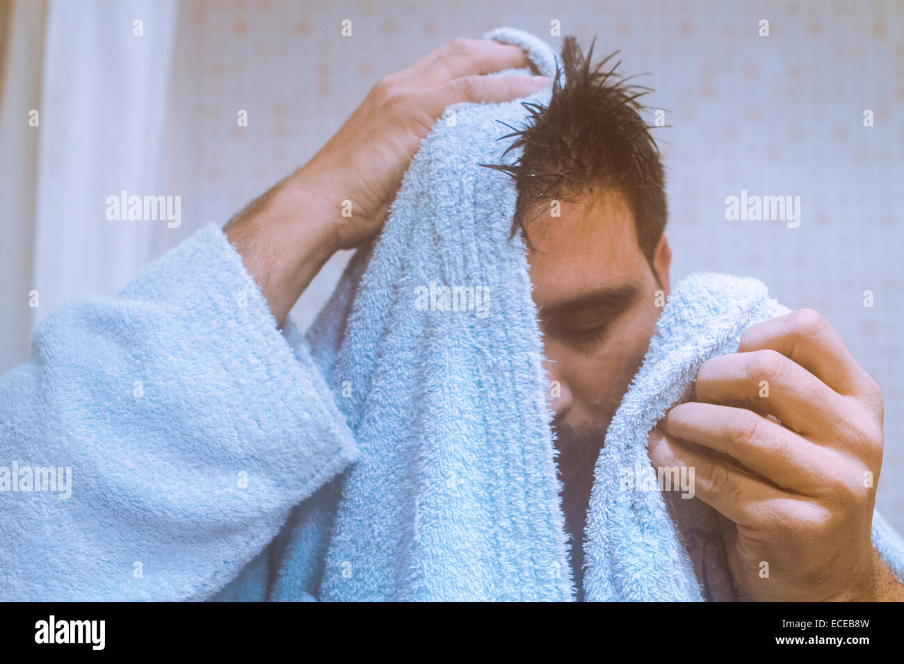 Man getting out of the bath drying his hair with towel Stock Photo - Alamy
