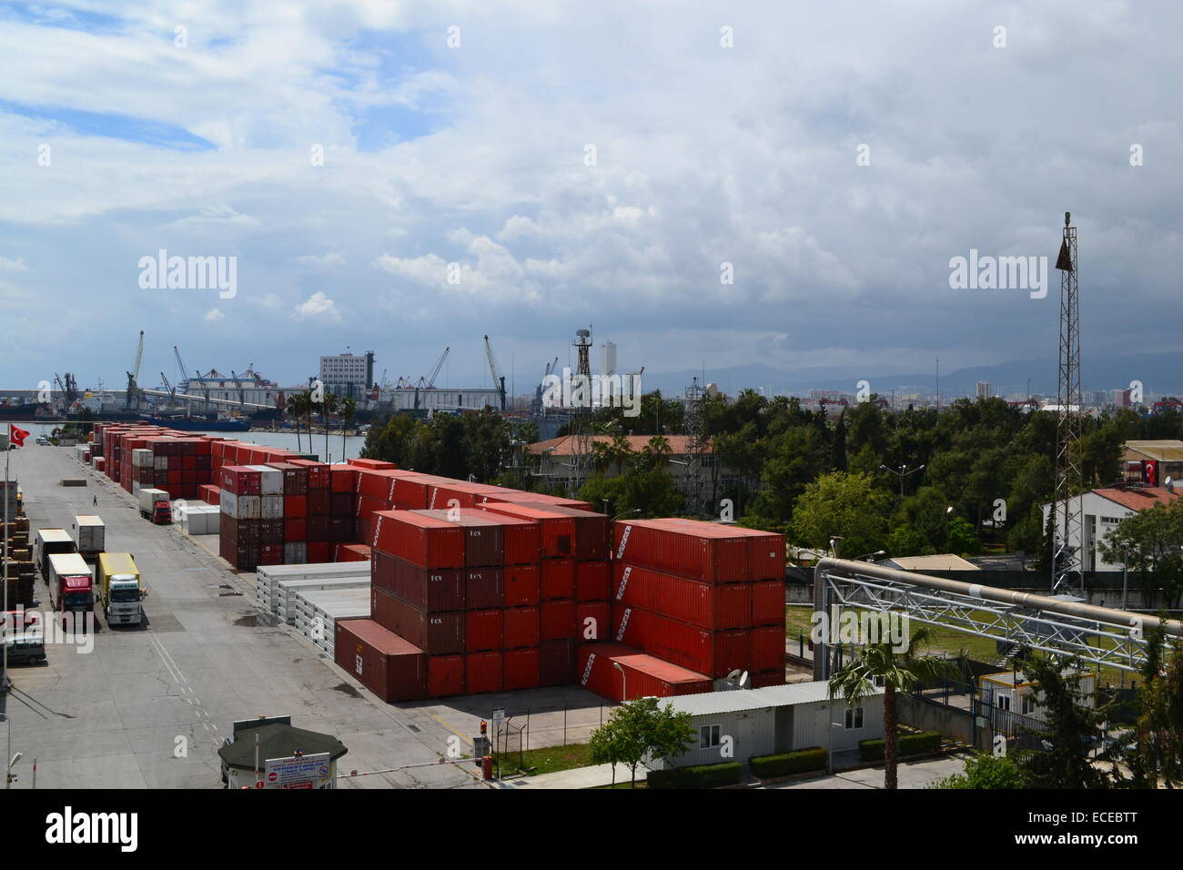 Cloud container hi-res stock photography and images - Alamy