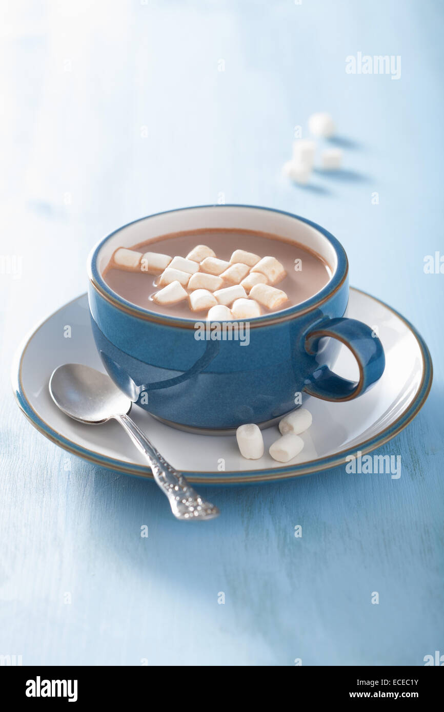 hot chocolate with mini marshmallows Stock Photo - Alamy
