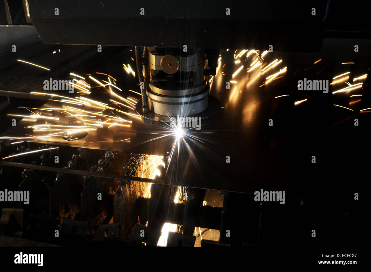 Laser cutting machine hi-res stock photography and images - Alamy