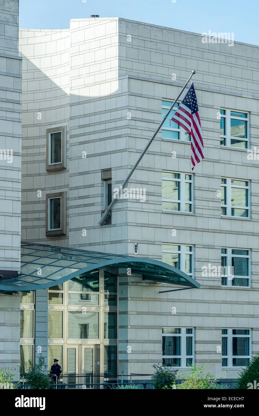 The American Embassy in Berlin Stock Photo - Alamy