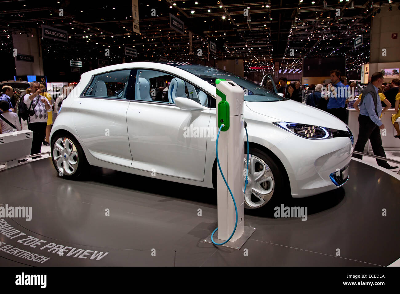 Fully electric suv hi-res stock photography and images - Alamy
