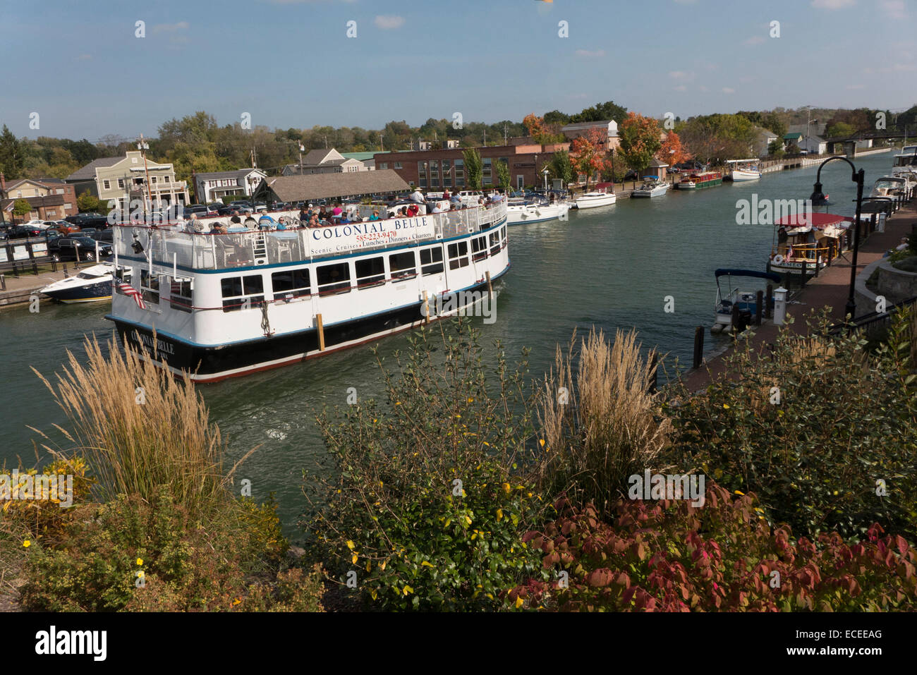 Tour boat on the Erie Canal Stock Photo - Alamy