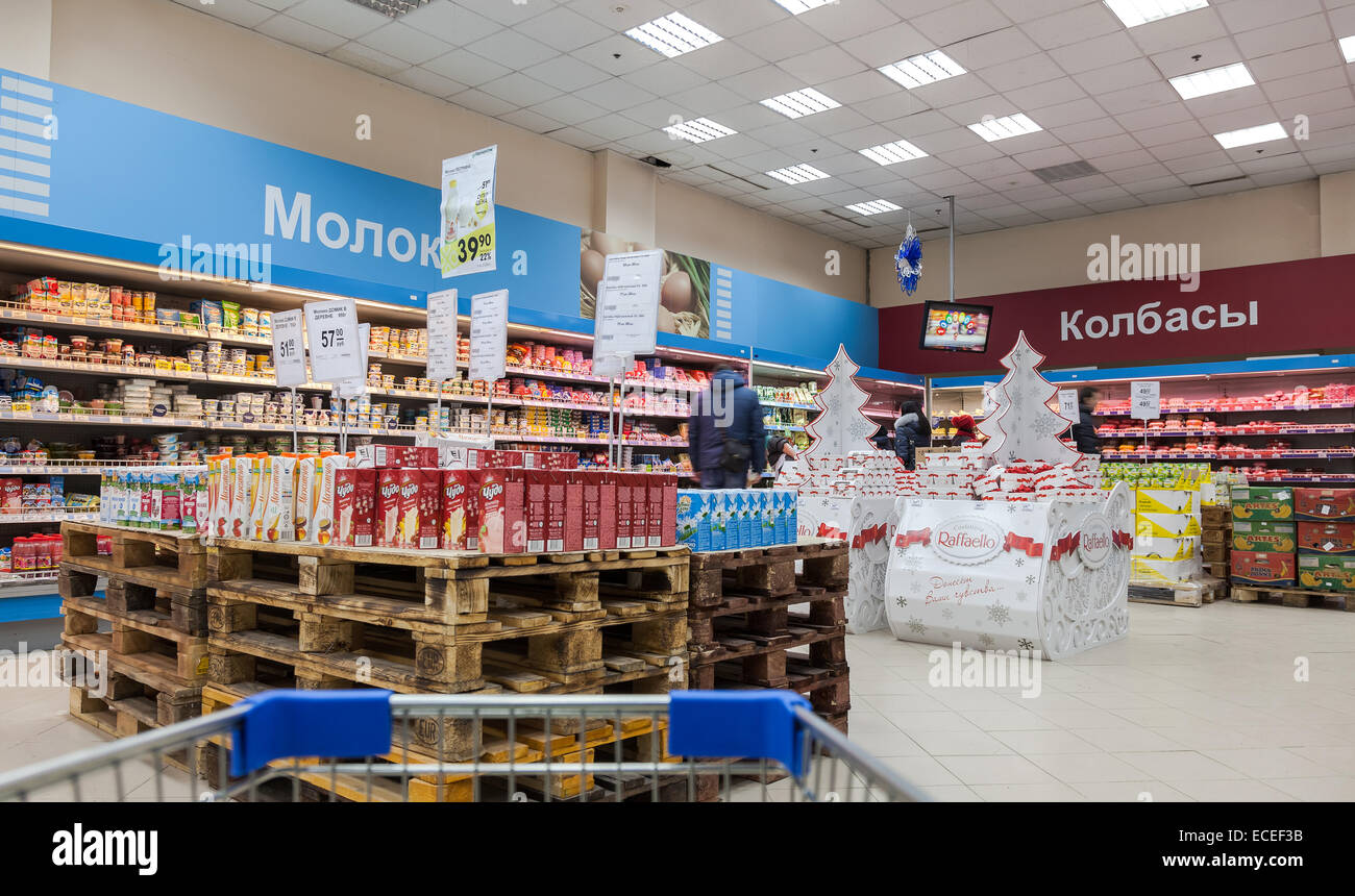 Interior of the supermarket Perekrestok. One of largest food retail ...