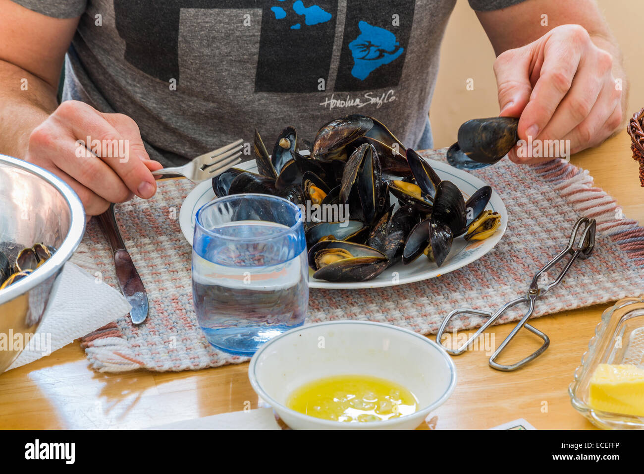Man eating a plate of butter and dipping them in butter Stock Photo - Alamy