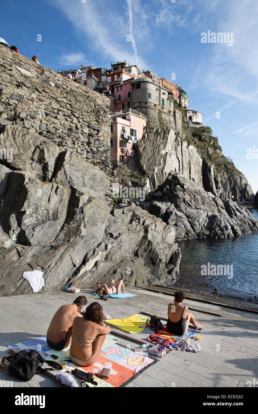 Beautiful manarola cinque terre italy hi-res stock photography and images - Alamy