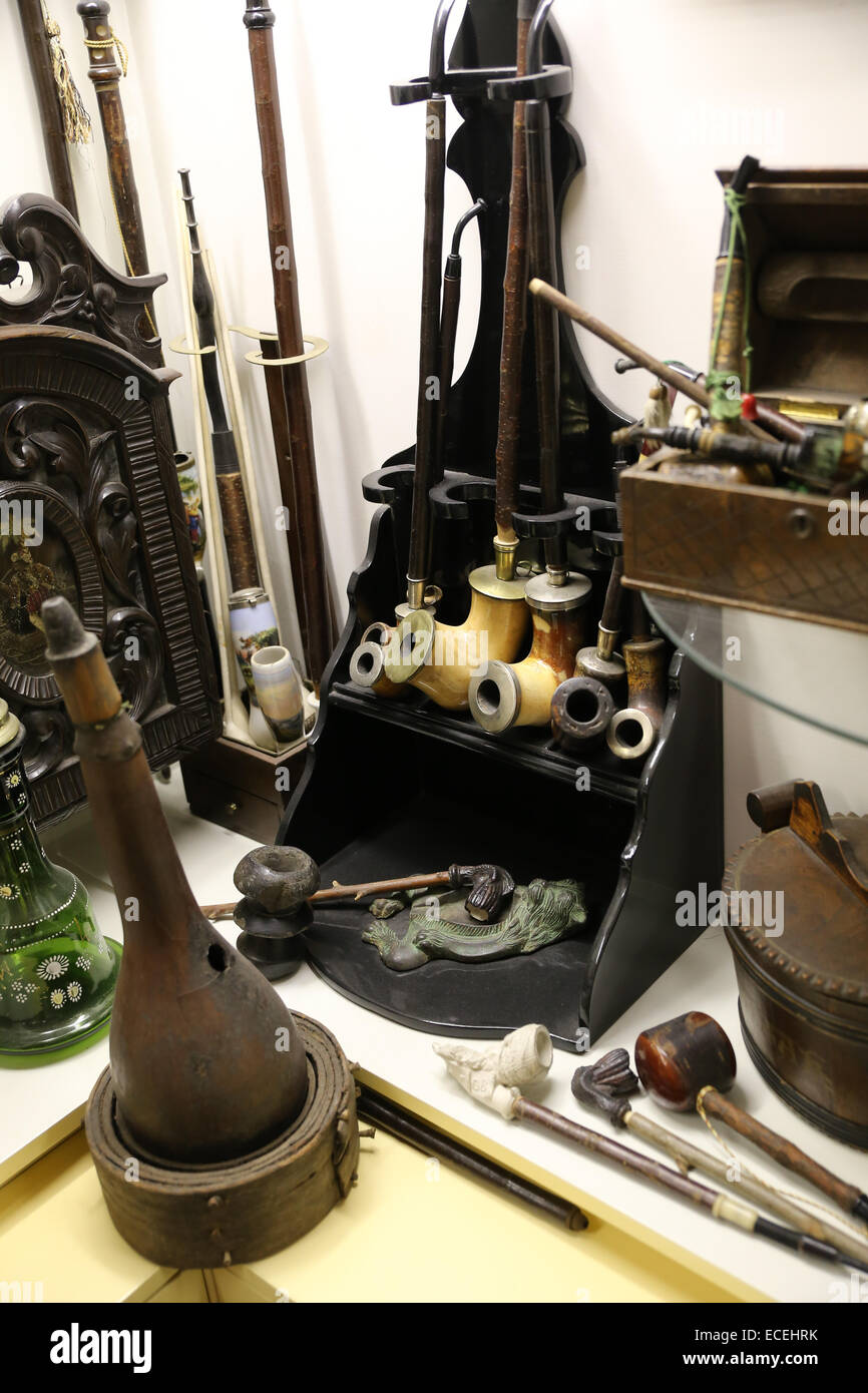 amsterdam pipes museum pipe display Stock Photo - Alamy