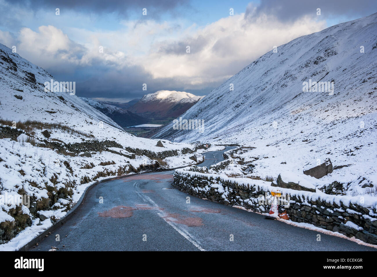 Lake district, Cumbria, UK. 12th December, 2014. A snowy winter scene ...