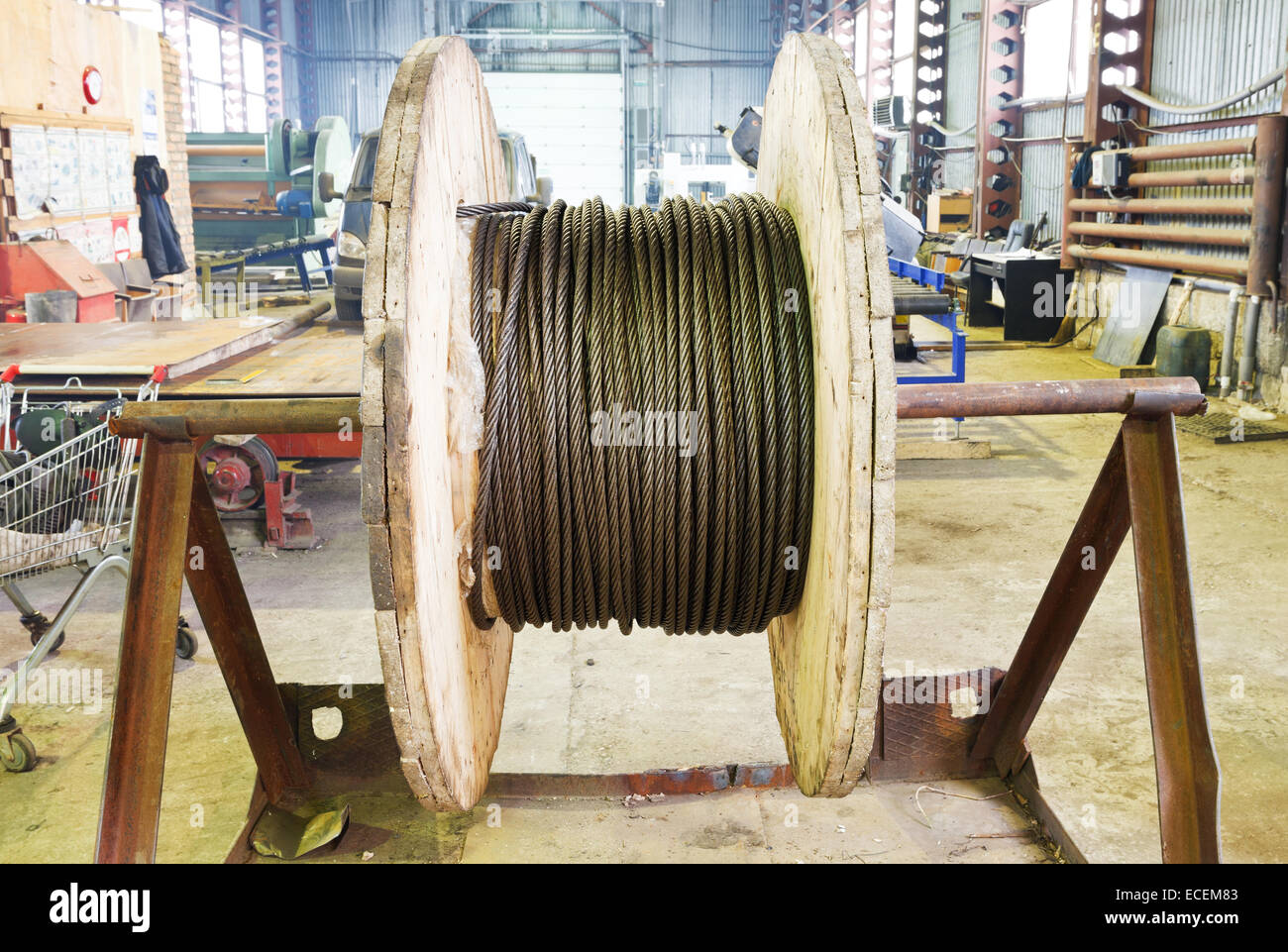 industrial wooden reel with steel rope in mechanical workshop Stock ...
