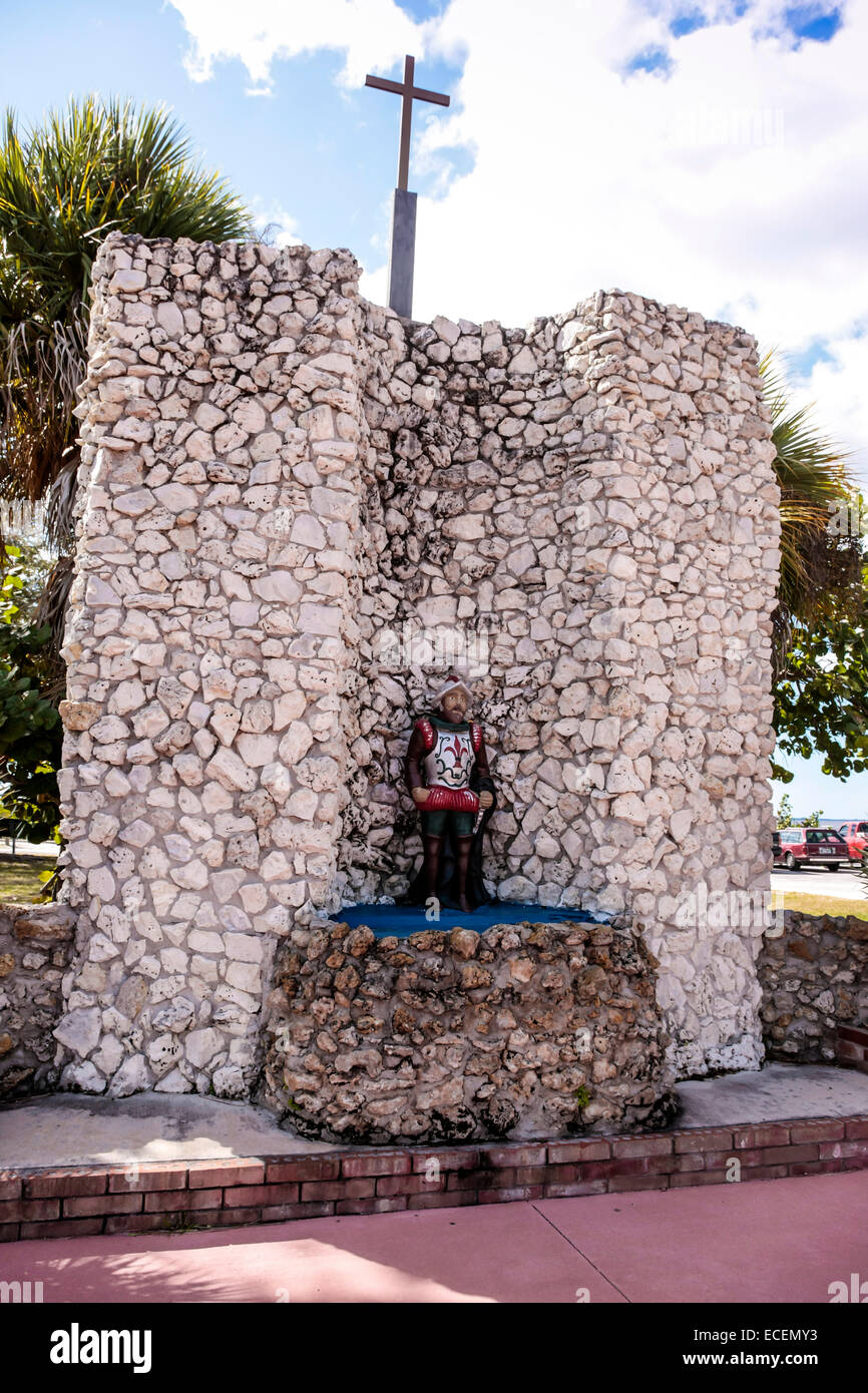 Memorial / Altar dedicated to Ponce De Leon in a so-named park in Punta ...