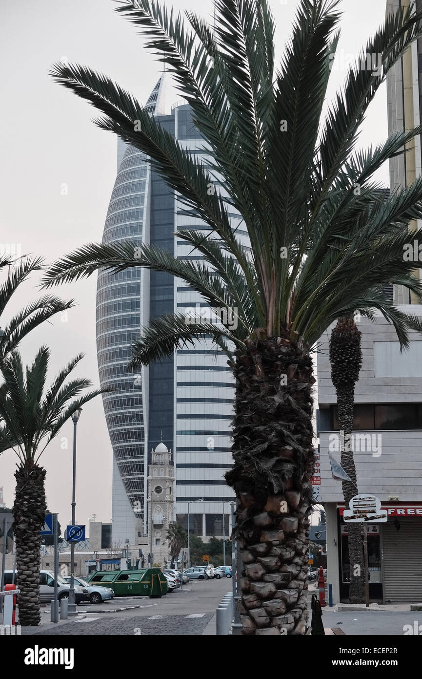 Haifa, Israel. 12th December, 2014. The Great Mosque minaret stands at ...