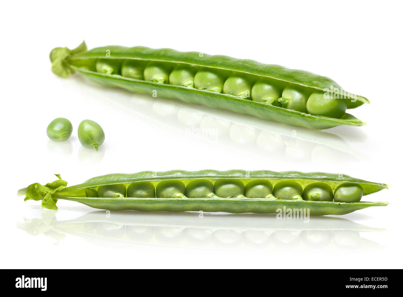peas isolated on white Stock Photo - Alamy