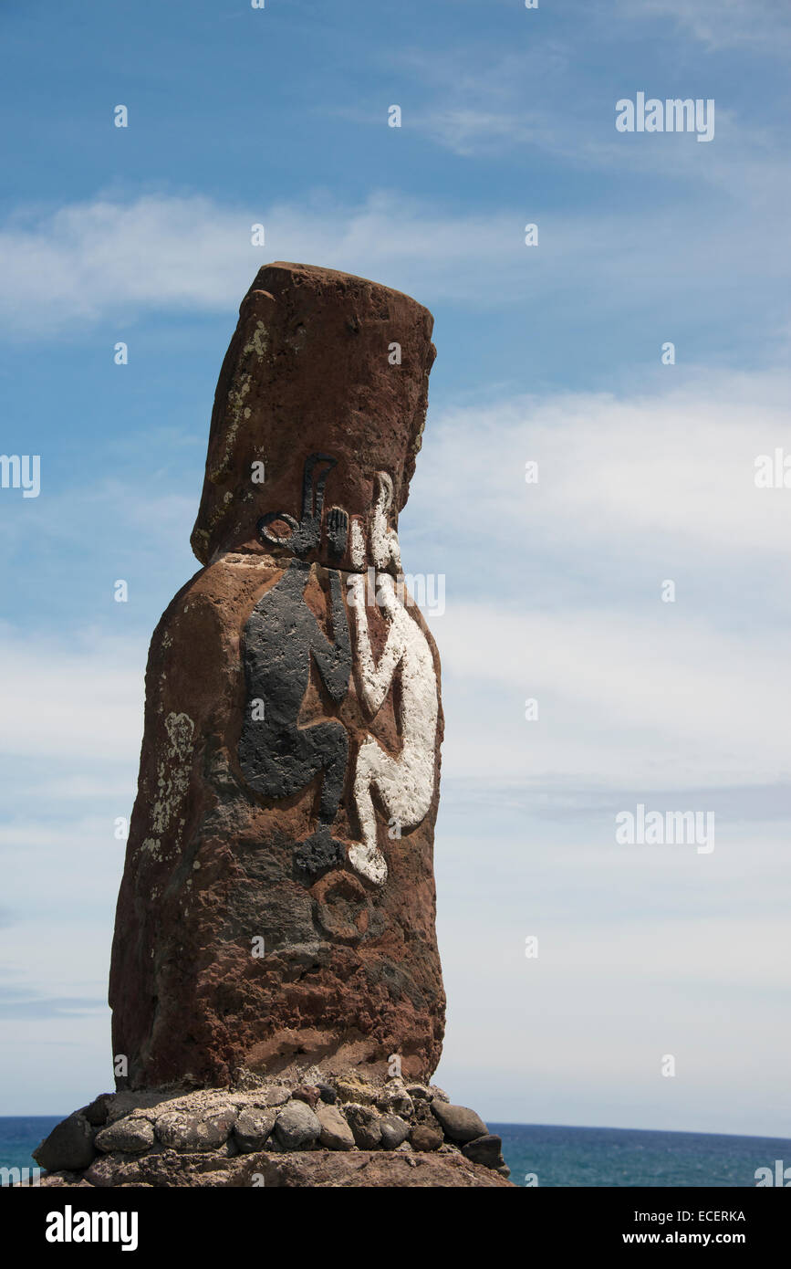 Stone statue moai back detail hi-res stock photography and images - Alamy