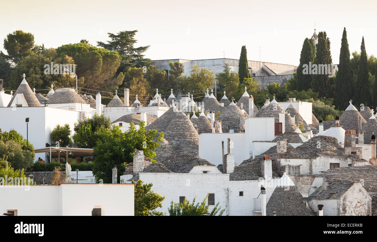 Puglia apulia italy round house hi-res stock photography and images - Alamy