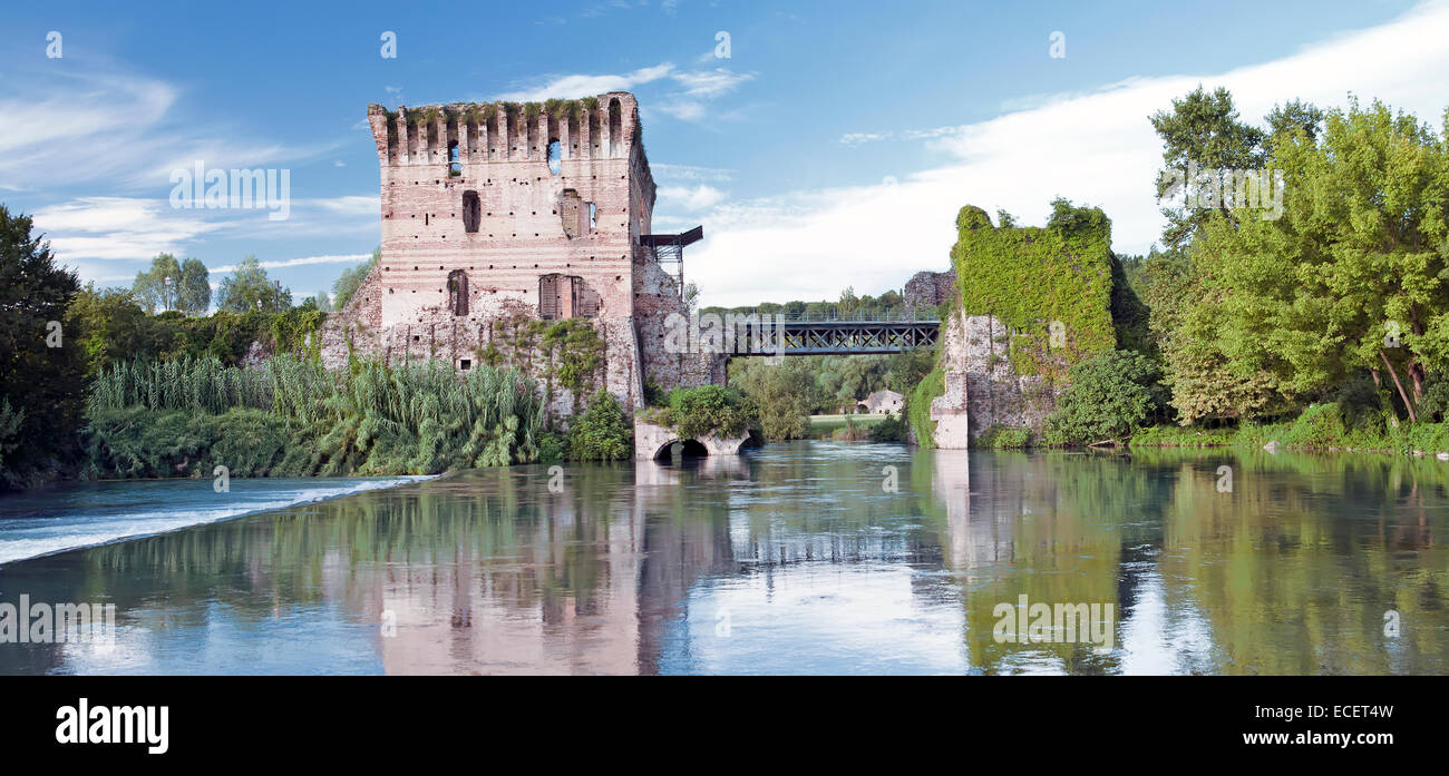 Borghetto village .Valeggio sul Mincio, Italy Stock Photo - Alamy