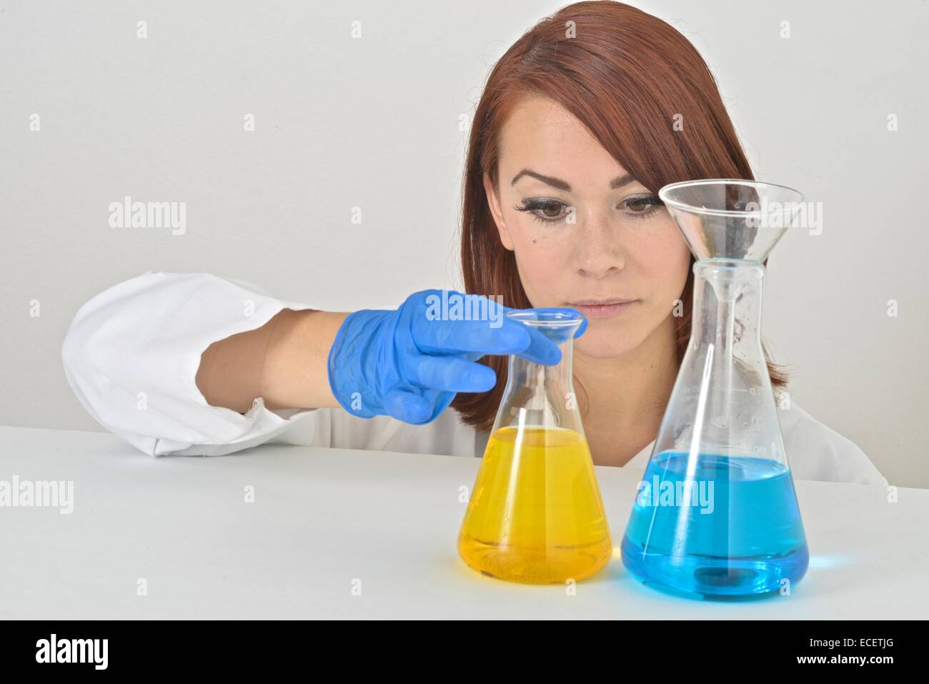 Experiment of mixing two primary colors to obtain a secondary color ...