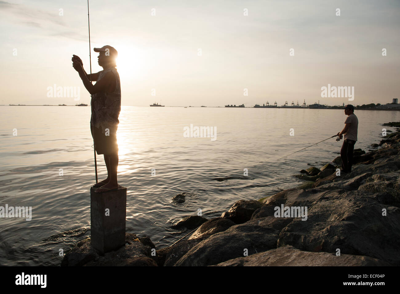 Fishing manila bay hi-res stock photography and images - Alamy