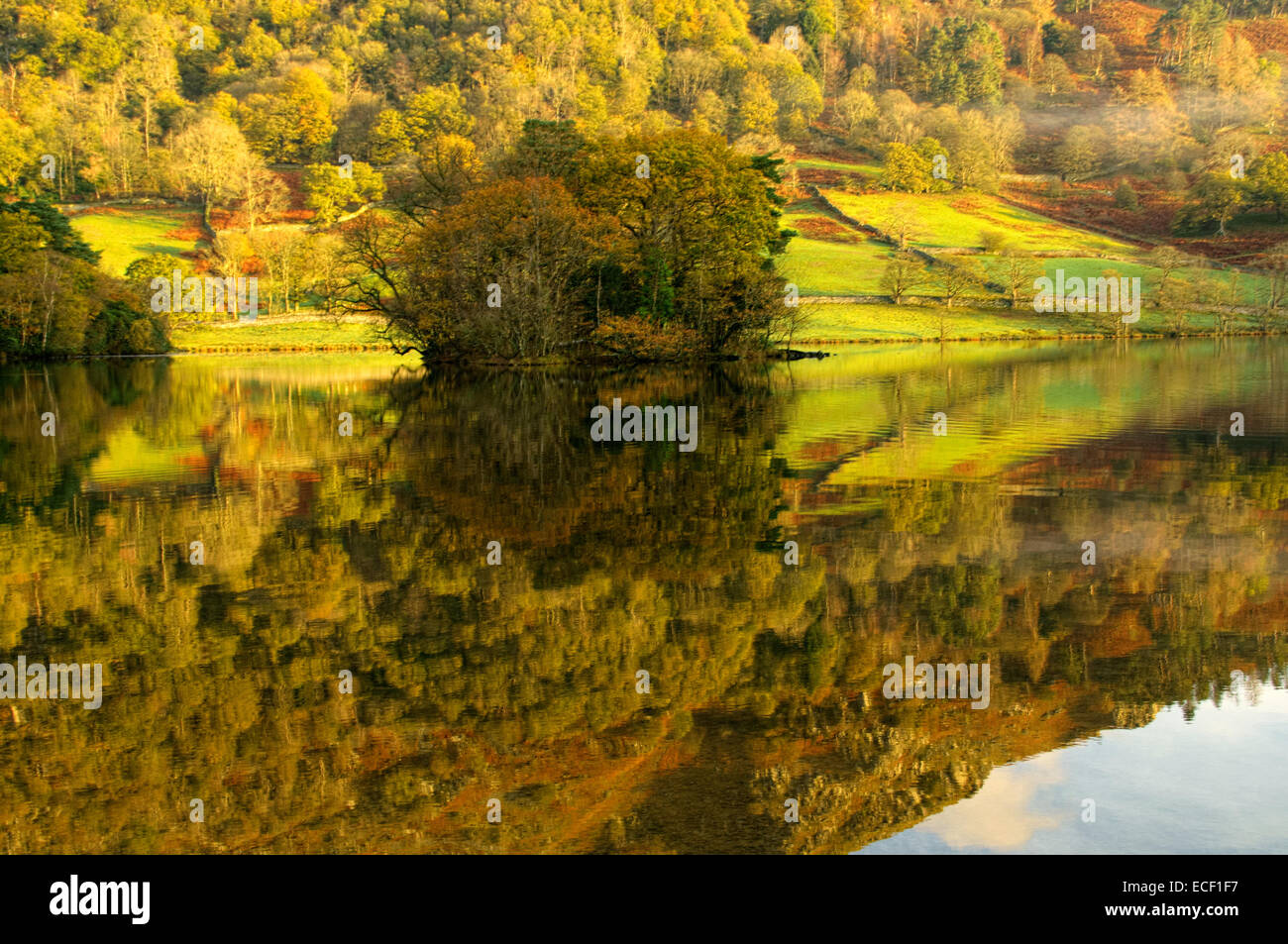 Stunning reflections on Rydal Water in the Lake District National Park ...