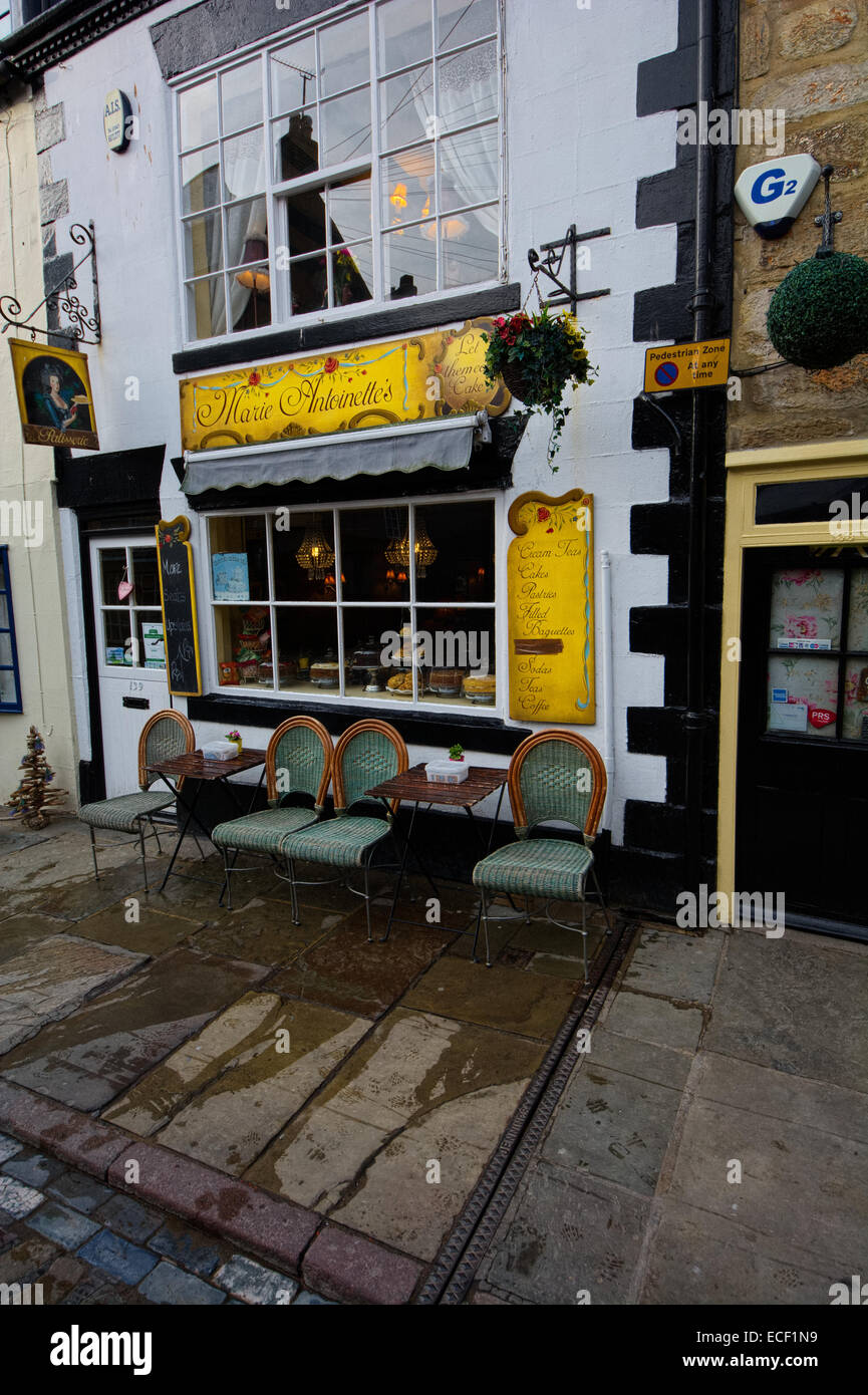 Whitby rowing boats hi-res stock photography and images - Alamy
