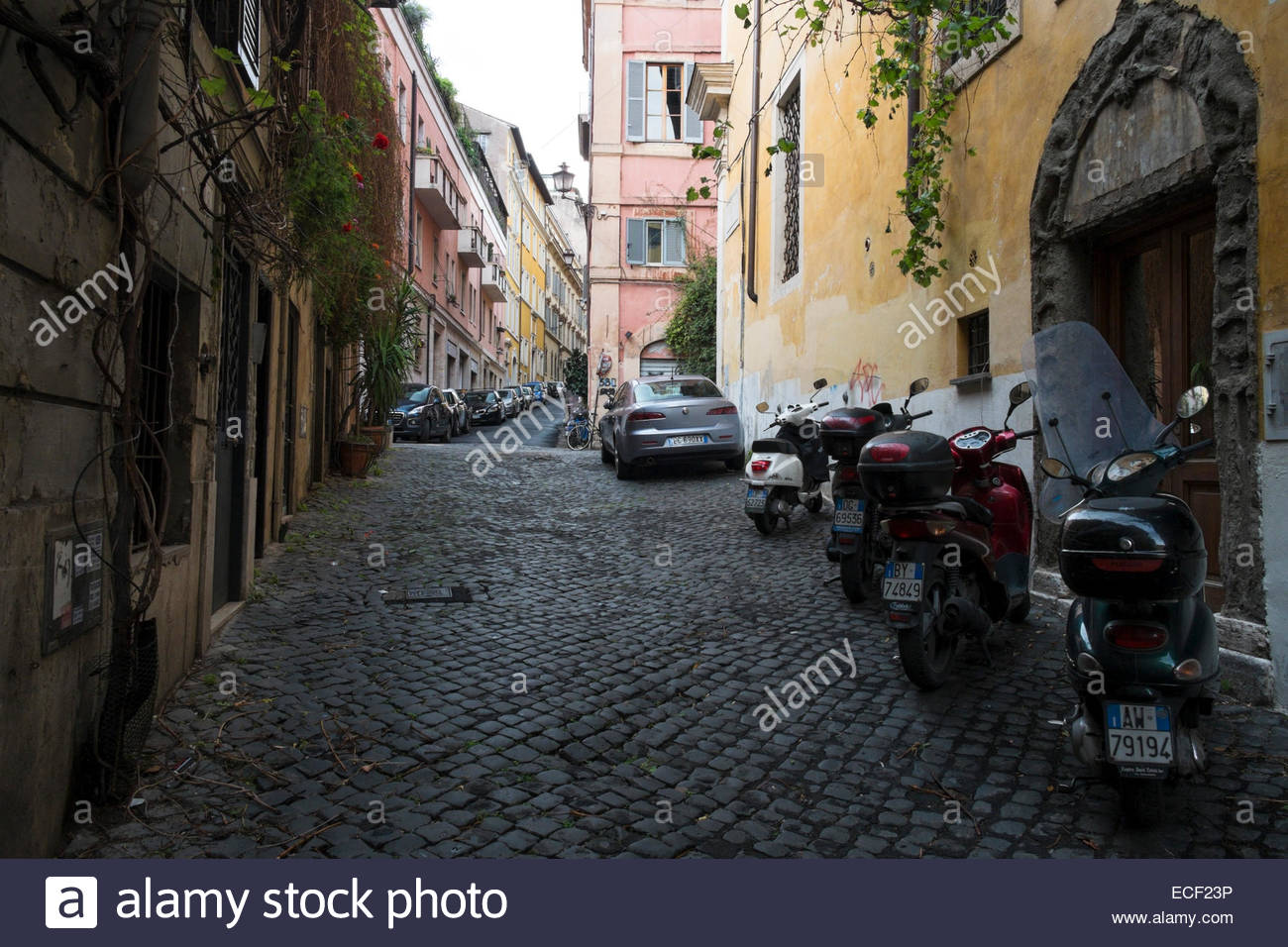 Alleyway In Rome High Resolution Stock Photography and Images - Alamy