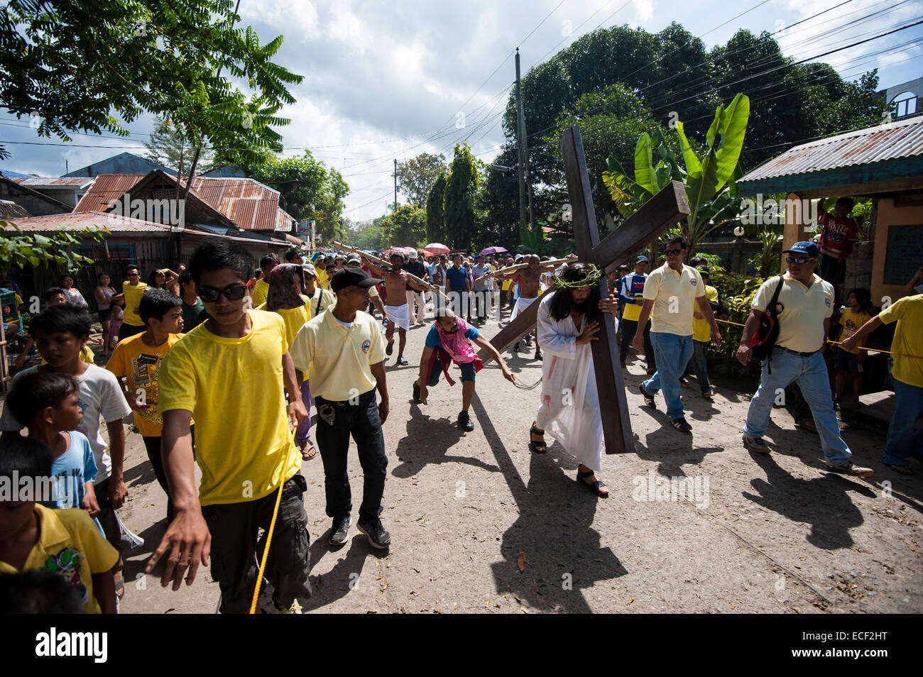 Human Crucifixion - Gilbert Bargayo carrying his cross in a procession ...