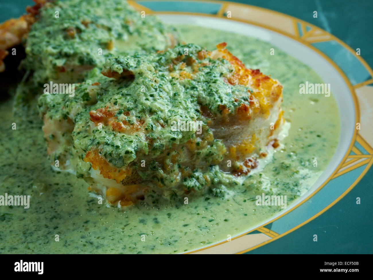 Merluza en salsa verde - fried fish with green sauce Stock Photo - Alamy