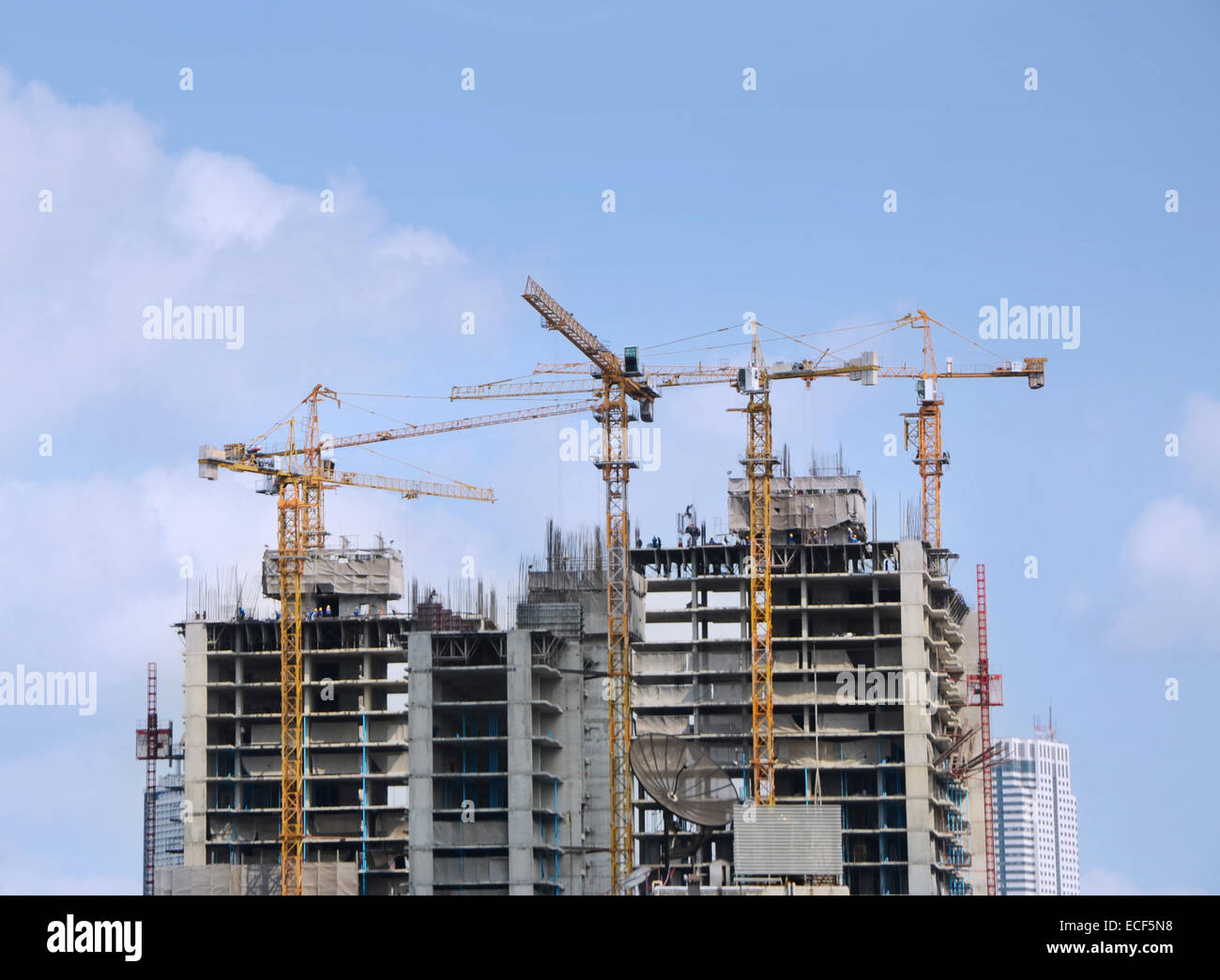 Construction site of high rise building with blue sky Stock Photo - Alamy