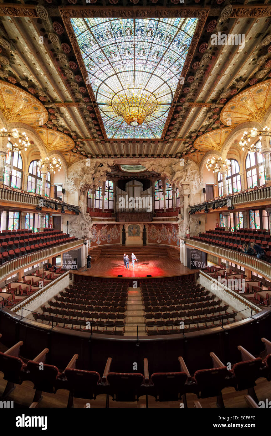 Palau de la Musica Catalana (Palace of Catalan Music) interior in ...
