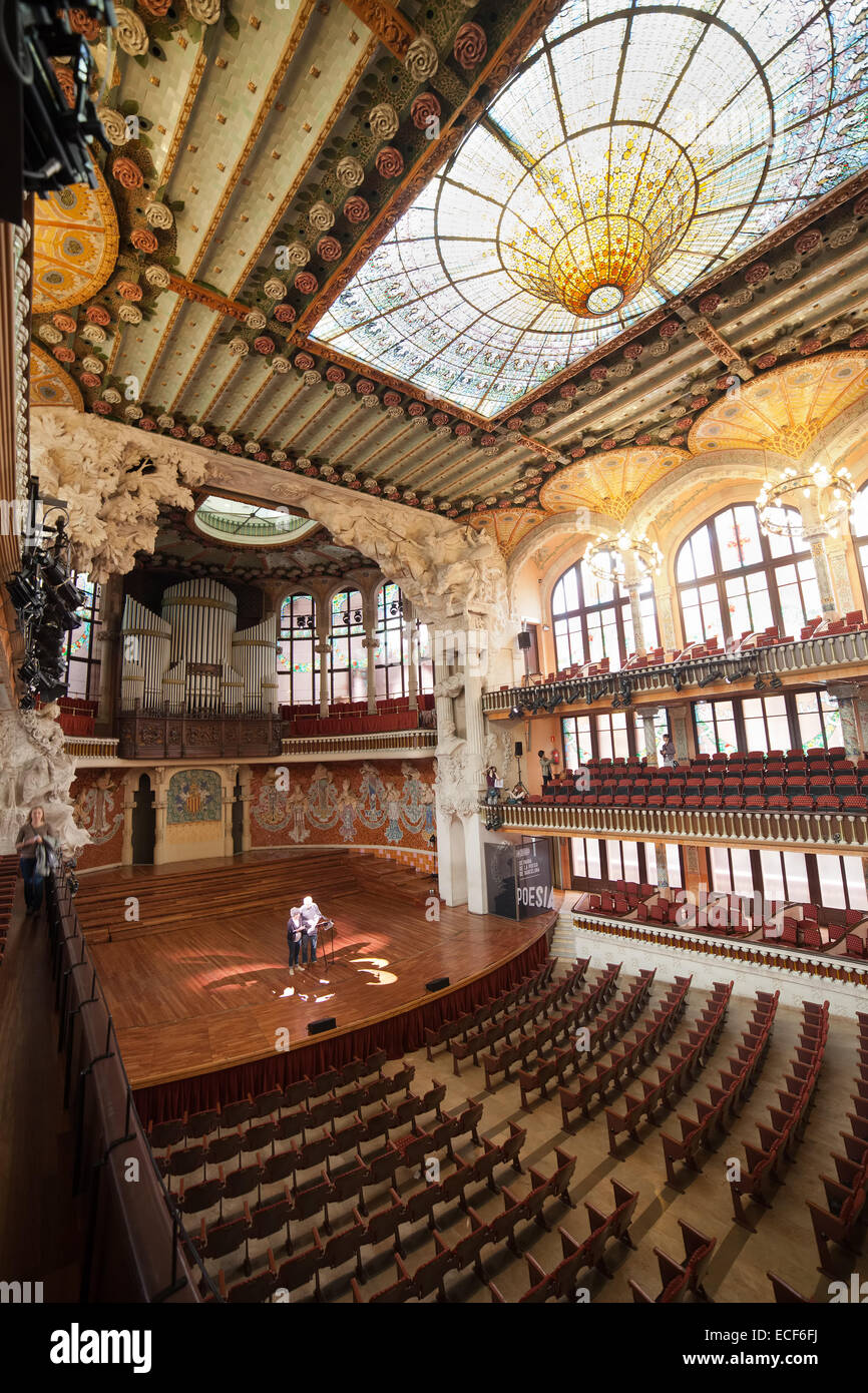 Palau de la Musica Catalana (Palace of Catalan Music) interior in ...