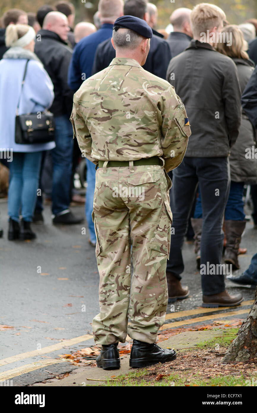 Soldier paying his respects hi-res stock photography and images - Alamy