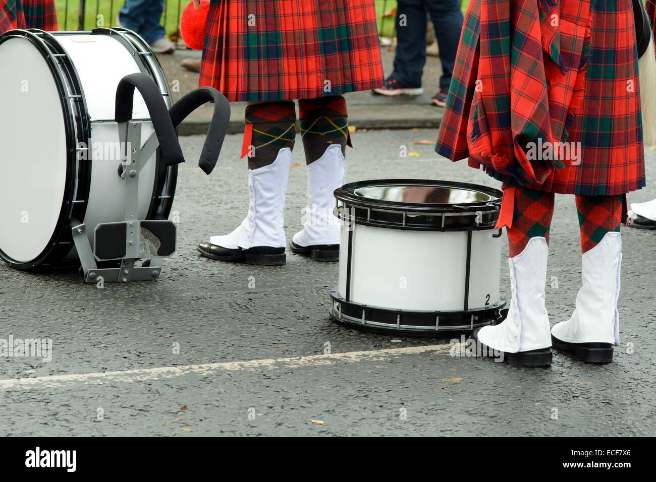 Bagpipes remembrance day poppy hi-res stock photography and images - Alamy