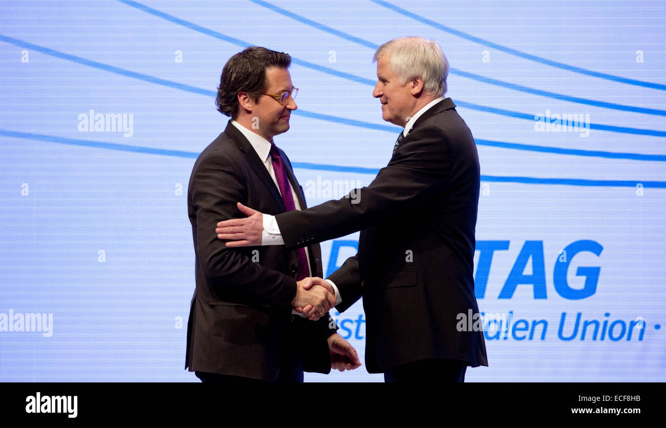 The Bavarian Minister President Horst Seehofer (R) thanks CSU General ...