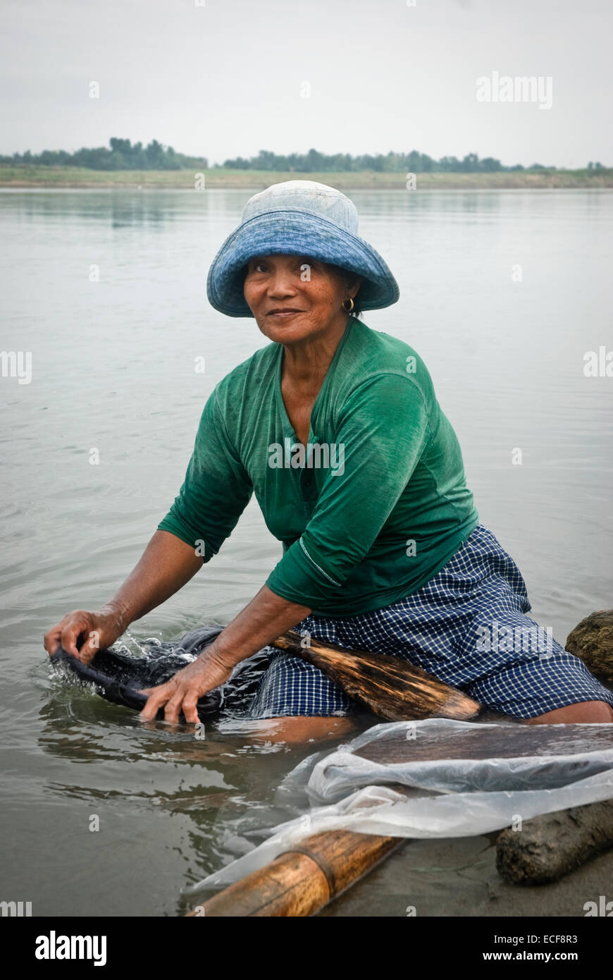 Woman washing clothes in Cagayan River Stock Photo - Alamy