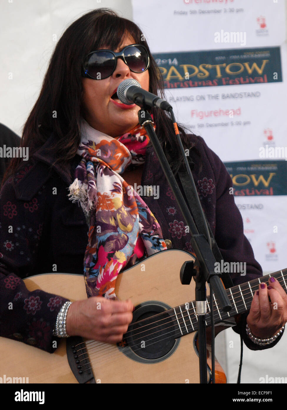 Guitar player hi-res stock photography and images - Alamy