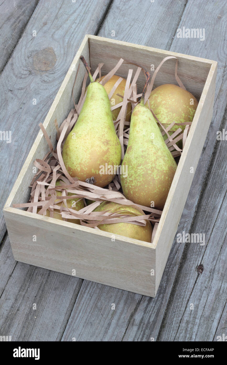 Wooden box of fresh pears on timber planks Stock Photo - Alamy