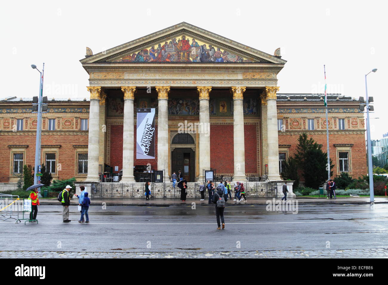 Museum of Fine Arts and the Art Gallery. Heroes Square Budapest ...