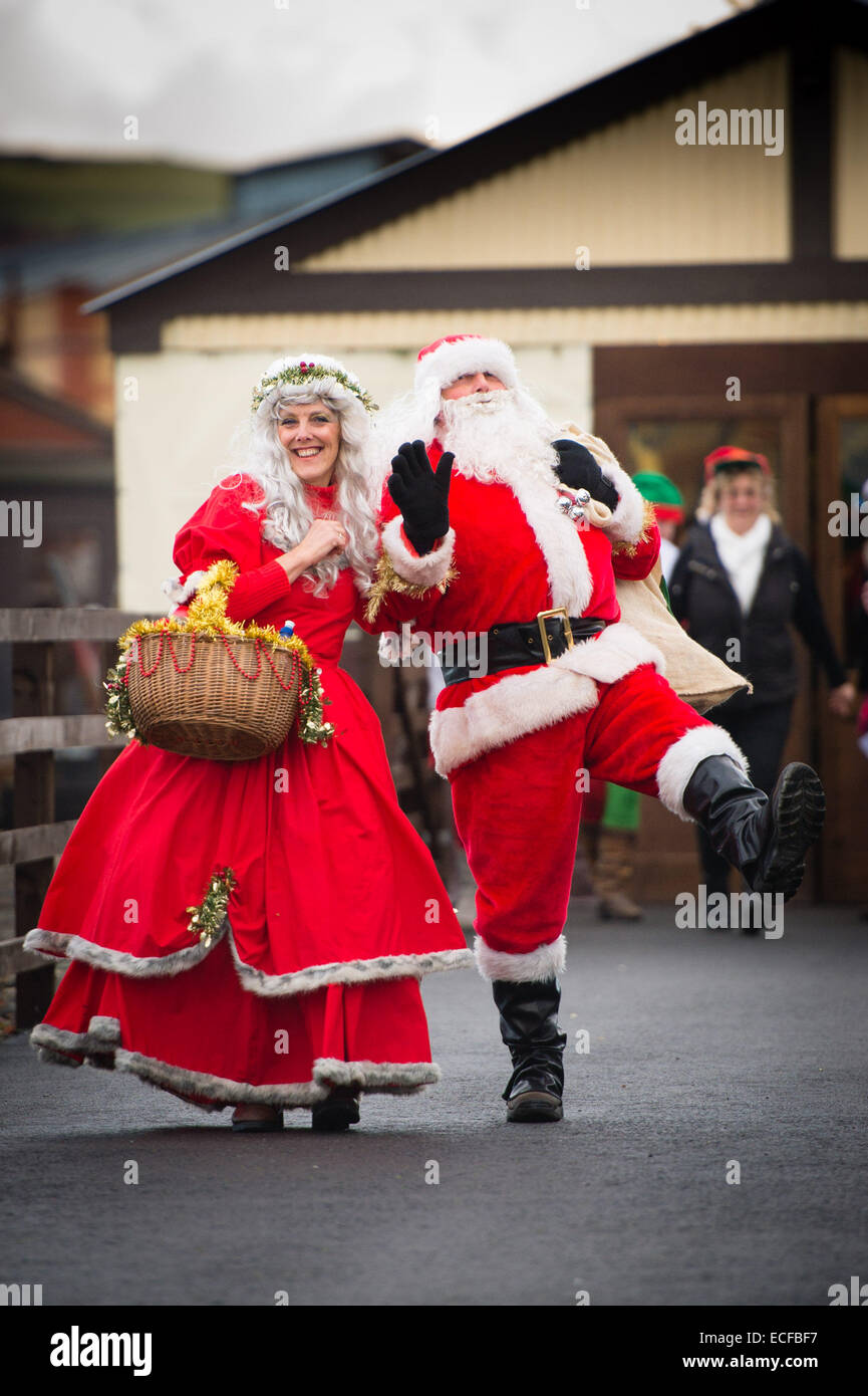 Santa specials uk hi-res stock photography and images - Alamy