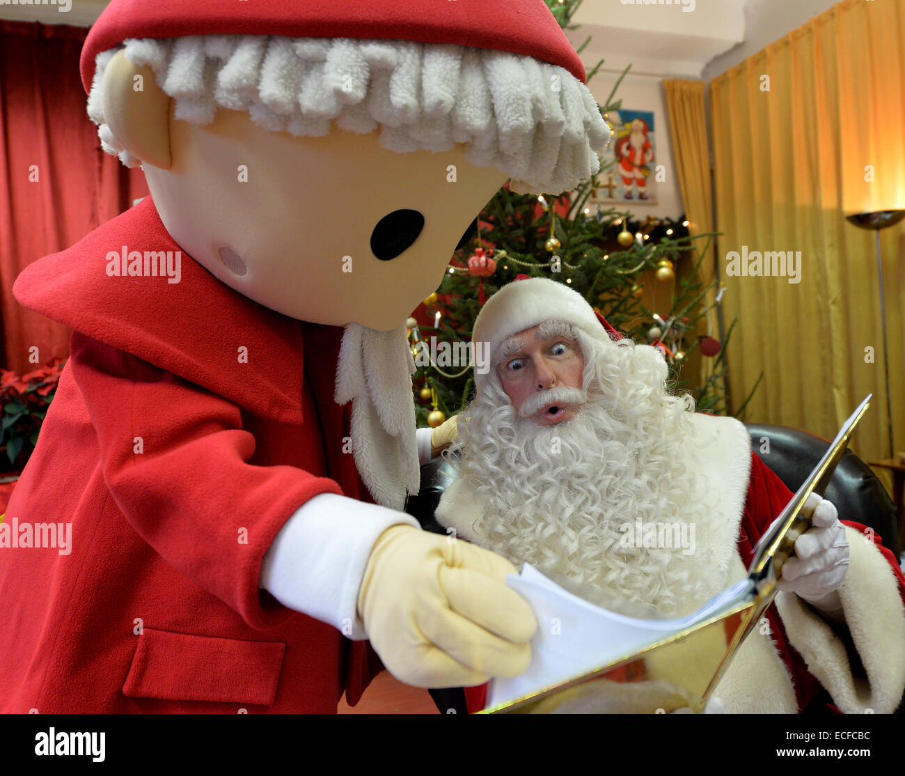 Sandman santa hi-res stock photography and images - Alamy