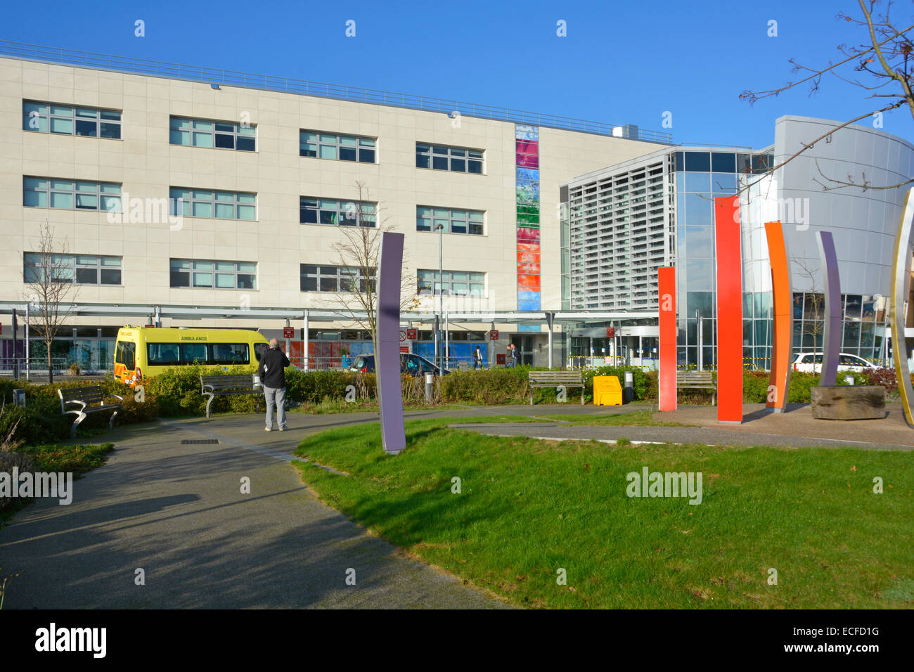 Garden area in front of the main entrance to modern Broomfield NHS ...