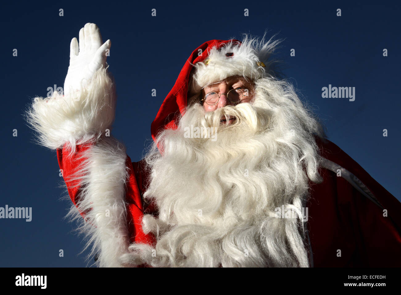 Britains longest serving Santa Ray Hulse aged 70 starting his 52 year ...