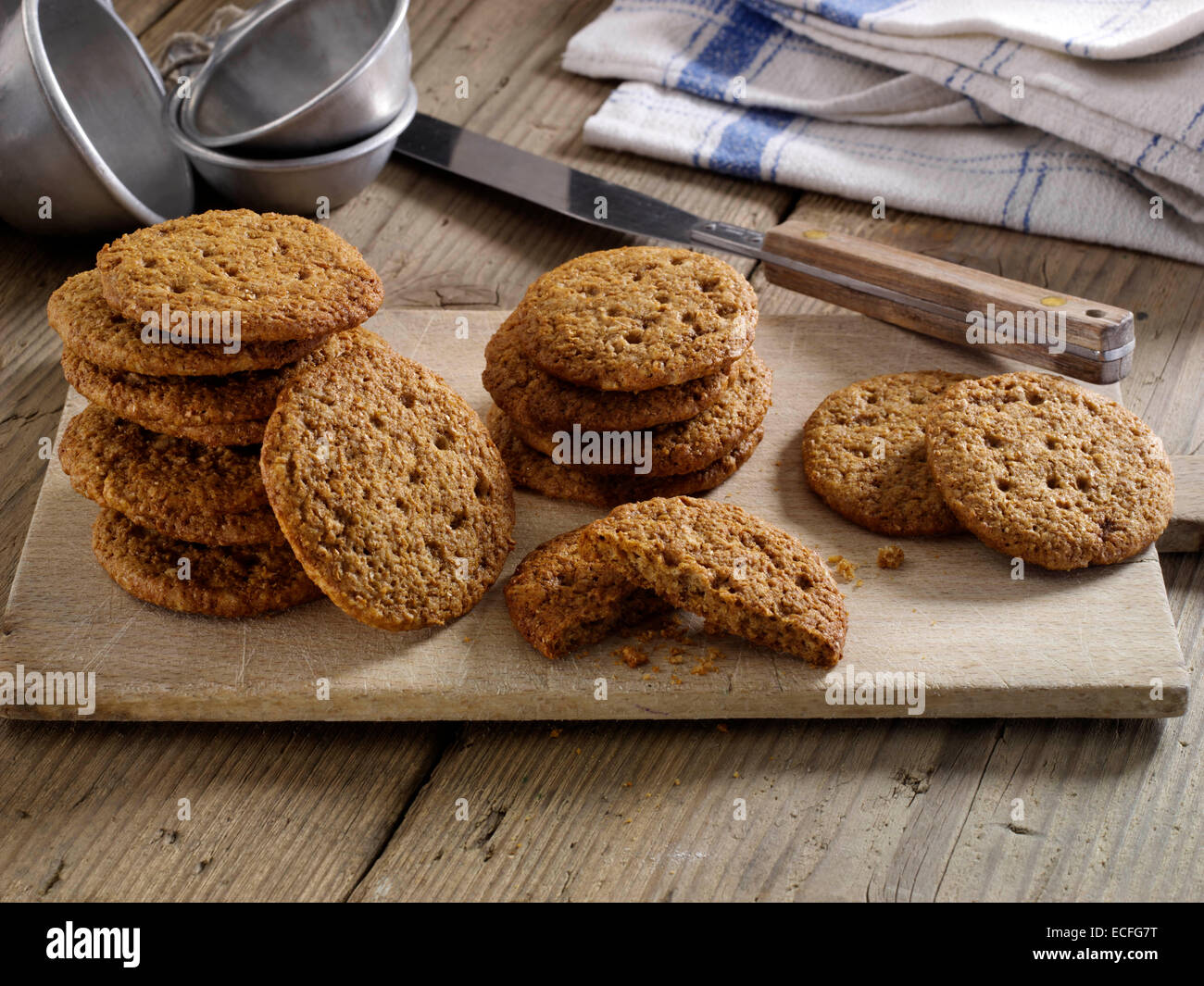 Home baked graham crackers hi-res stock photography and images - Alamy