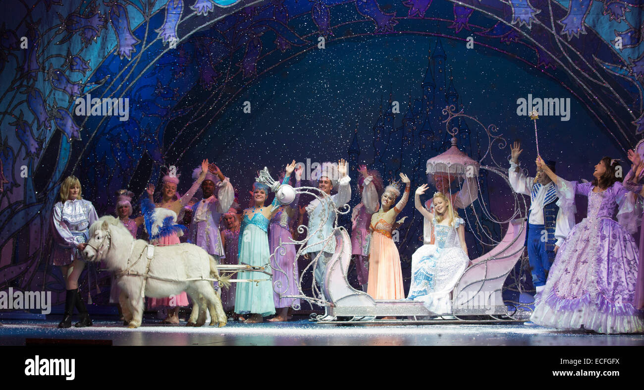 Amy Lennox as Cinderella and Linda Gray as the Fairy Godmother (far ...