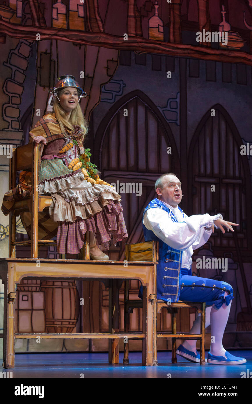 Amy Lennox and Tim Vine. Dress rehearsal of the pantomime Cinderella ...