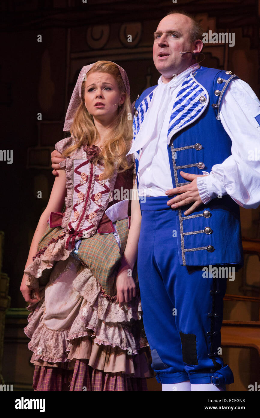 Amy Lennox and Tim Vine. Dress rehearsal of the pantomime Cinderella ...