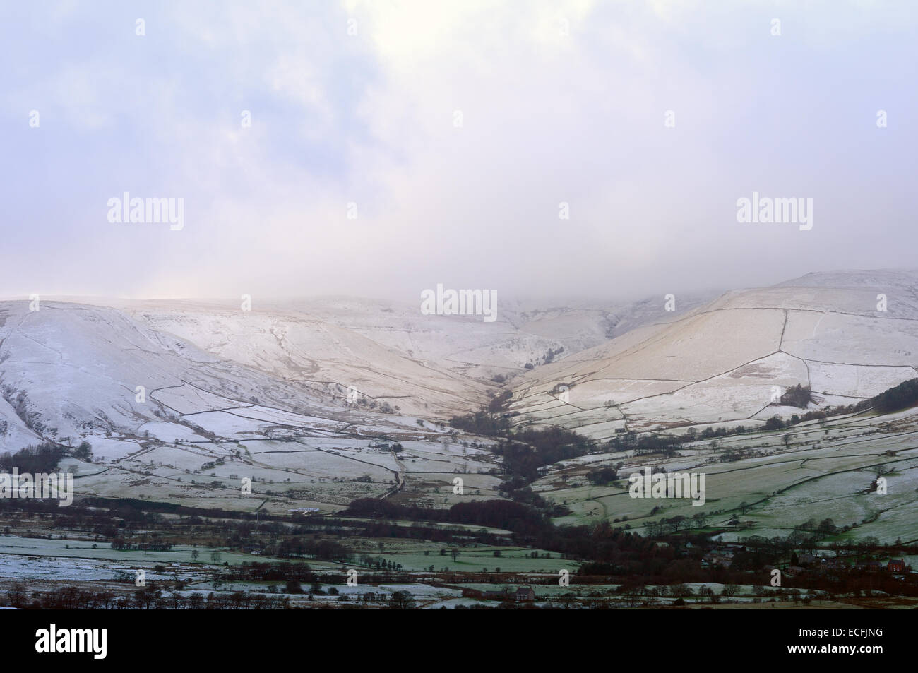 Uk village snow 2014 hi-res stock photography and images - Alamy