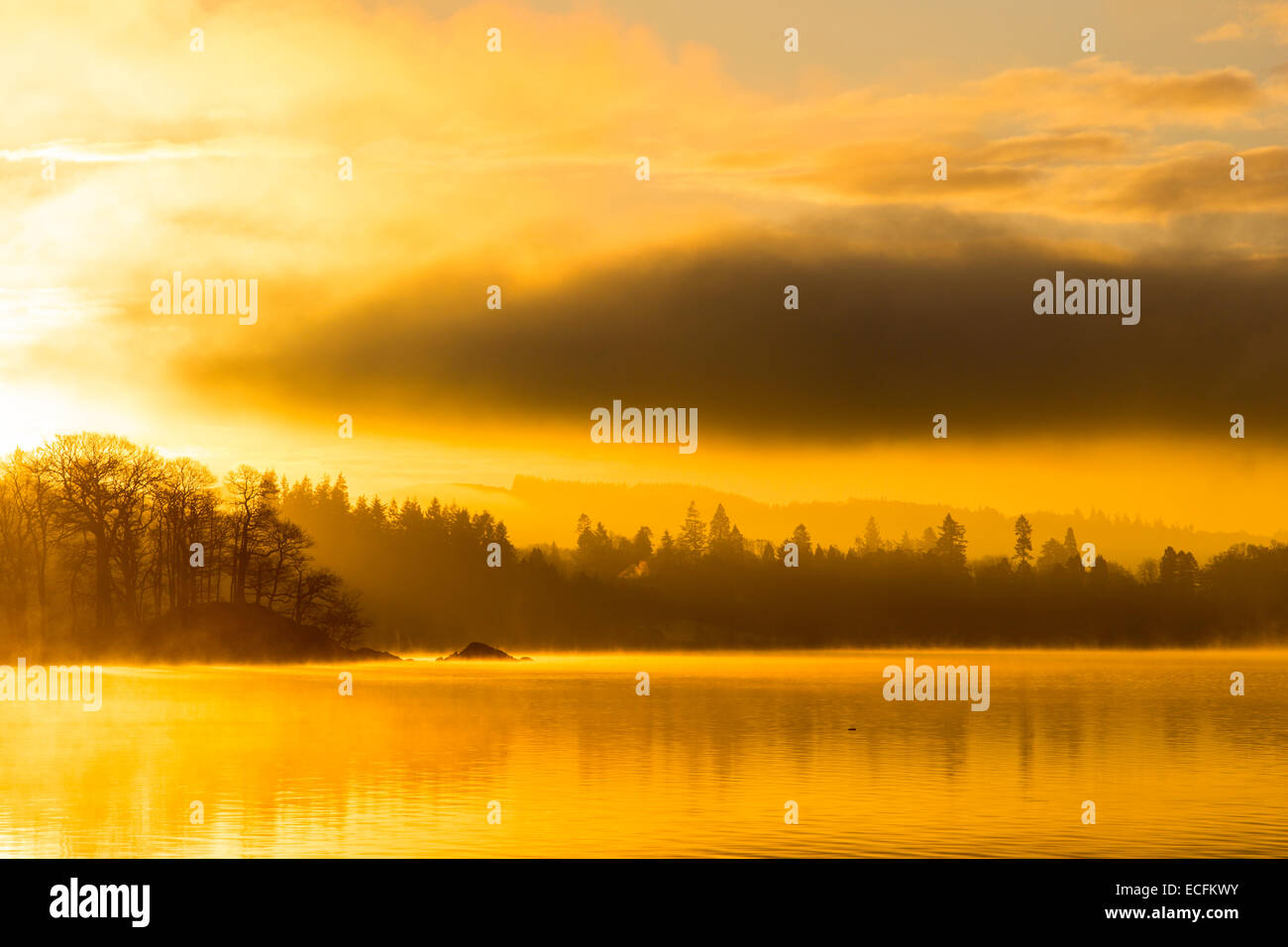 Mist cloud over lake windermere hi-res stock photography and images - Alamy