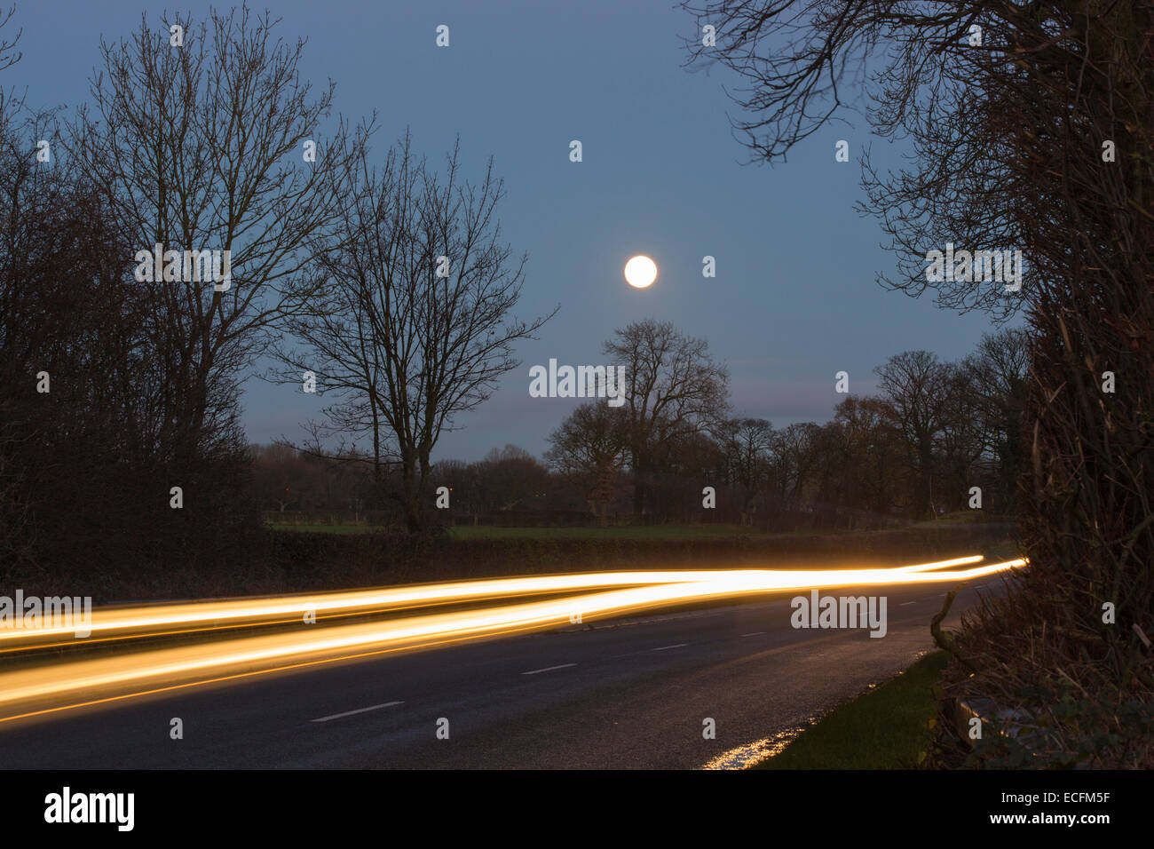 Car speeding at night hi-res stock photography and images - Alamy