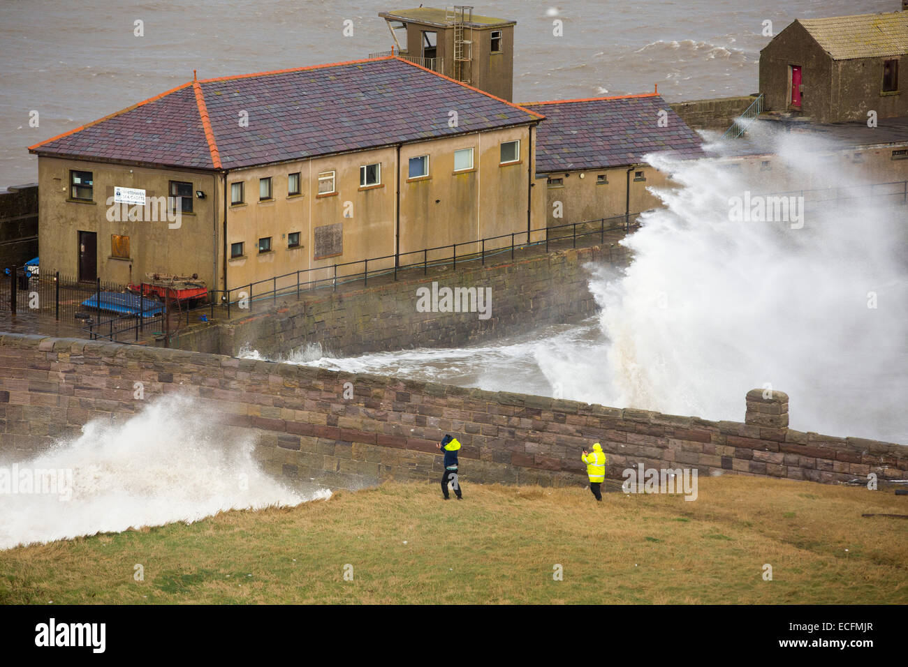 Storm waves from an extreme low pressure system batter Whitehaven ...